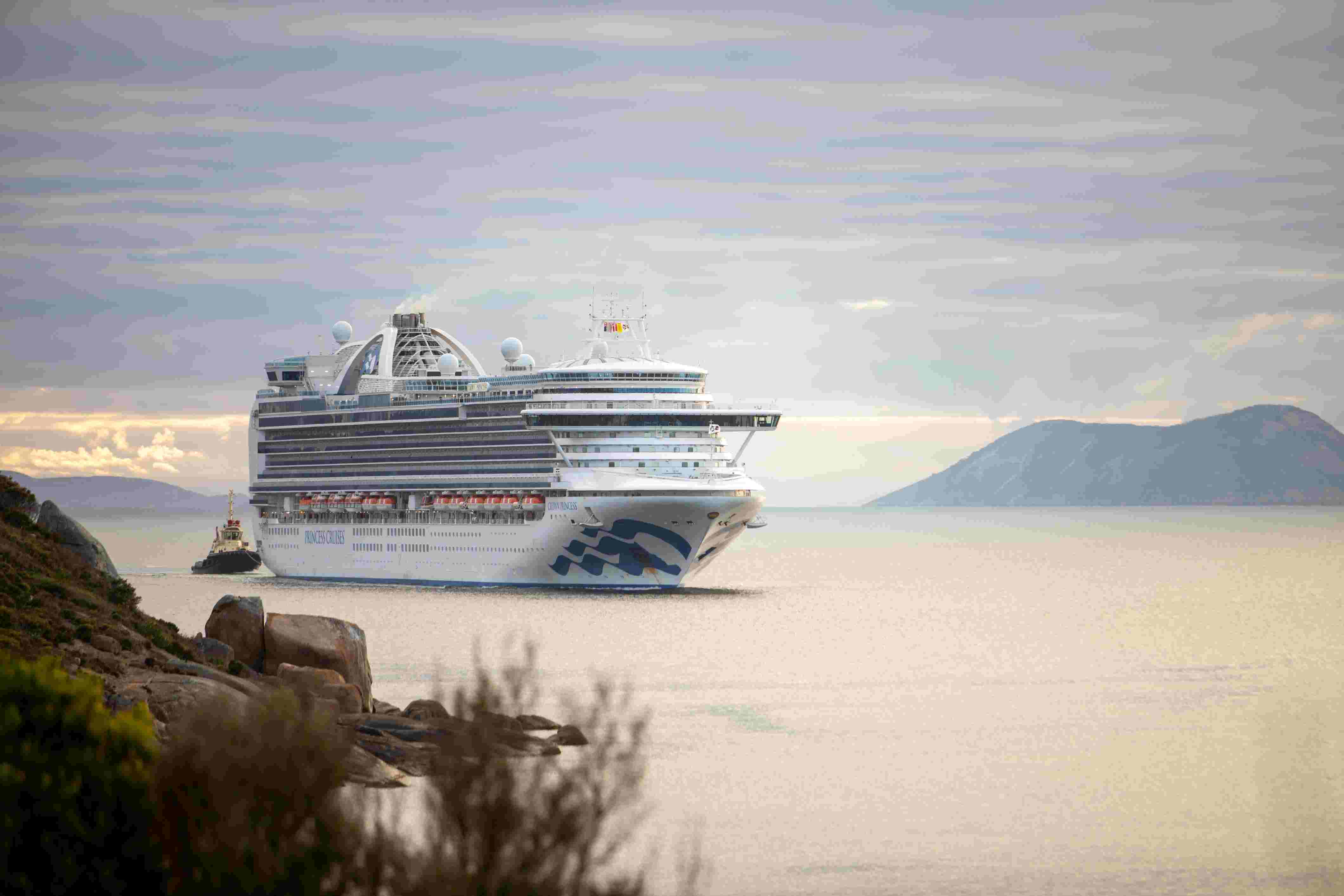 Crown Princess welcomed as new cruise season kicks off | Southern Ports